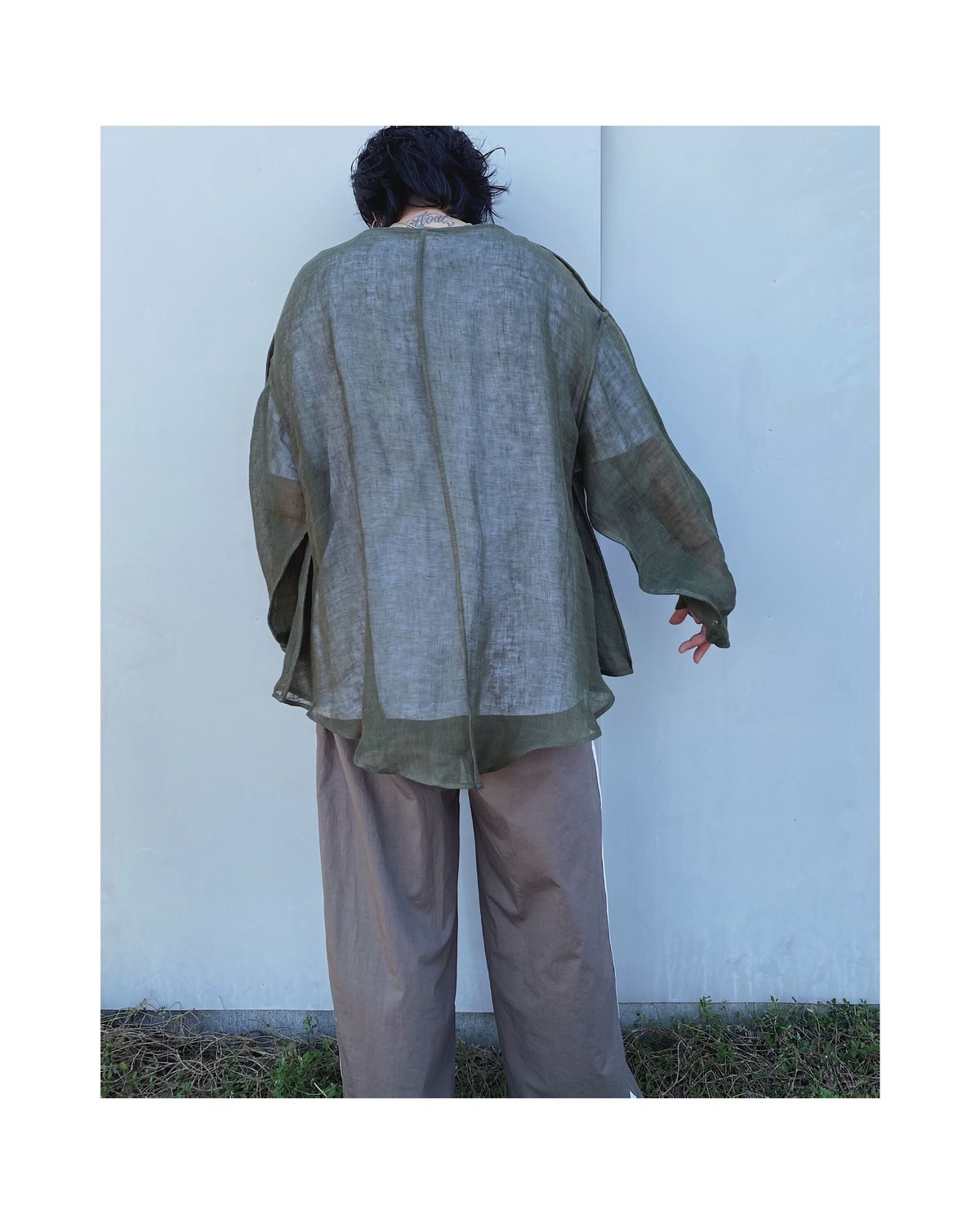 ERiKOKATORi「Linen Gauze See-Thrugh L/S-T」khaki. ERiKOKATORi「Linen Gauze See-Thrugh L/S-T」khaki.