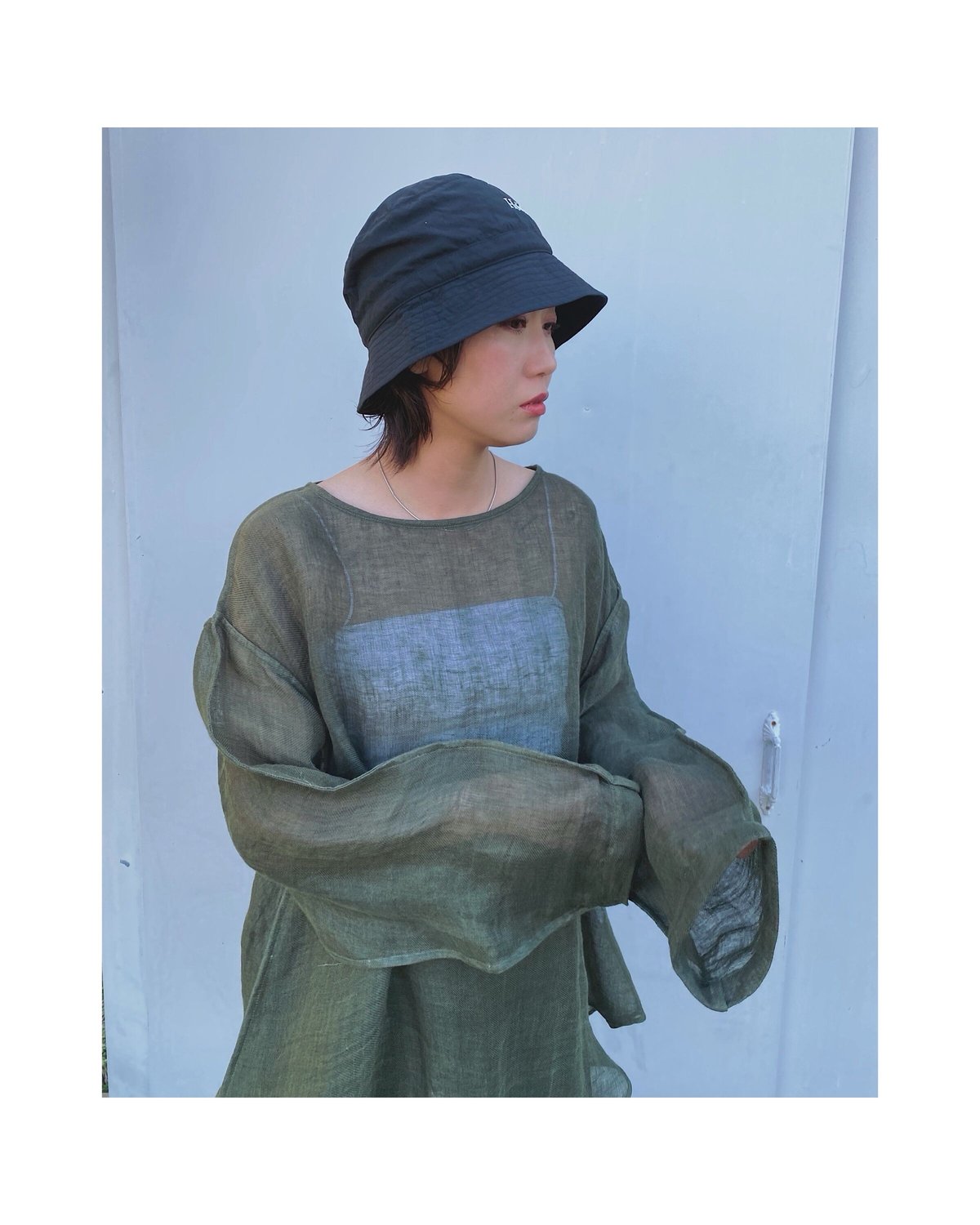 ERiKOKATORi「Linen Gauze See-Thrugh L/S-T」khaki. ERiKOKATORi「Linen Gauze See-Thrugh L/S-T」khaki.