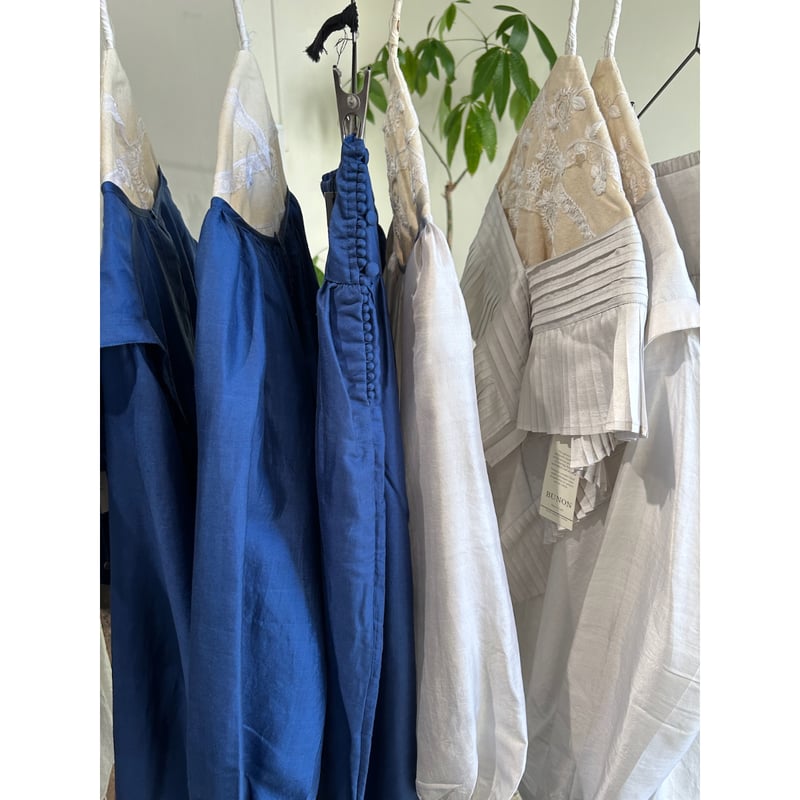 定番】BUNON(ブノン) BACK BUTTON BLOUSE カディシルク バック 定番】BUNON(ブノン) BACK BUTTON BLOUSE カディシルク バック