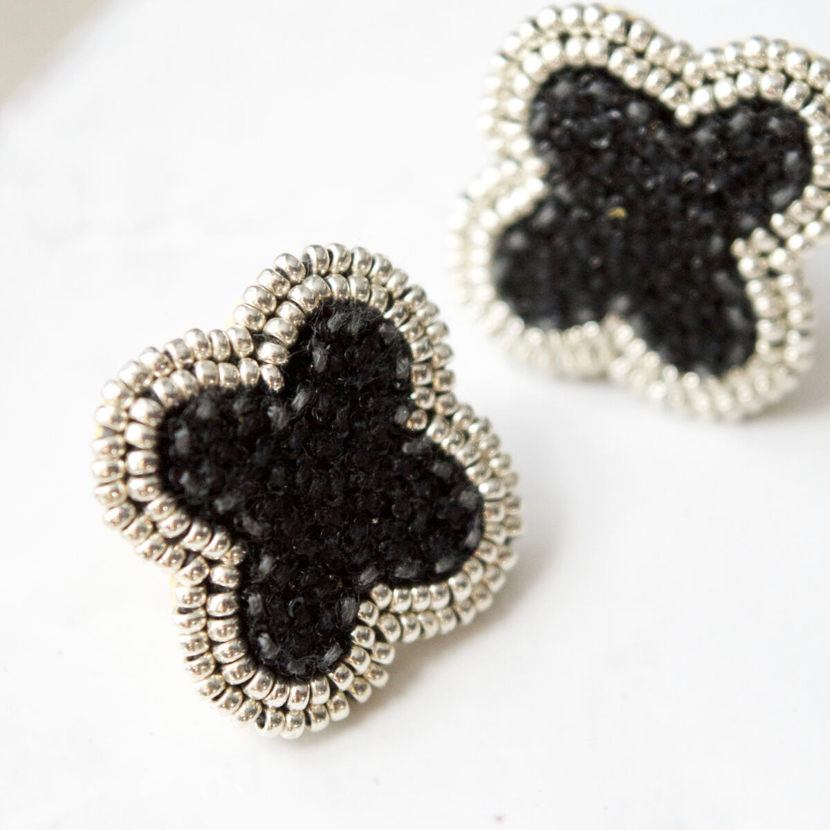 tamas(タマス)イヤリング&ピアス「Find me/Black」 | Le Nid tamas(タマス)イヤリング&ピアス「Find me/Black」 | Le Nid