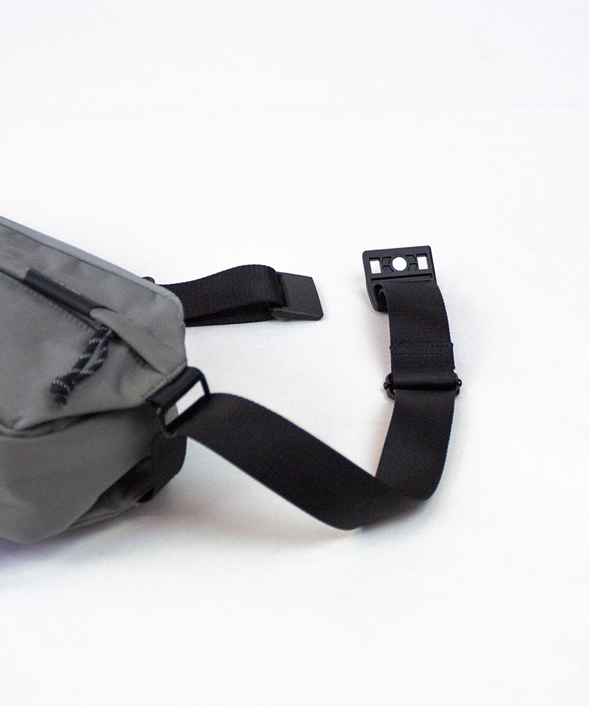 ちょっとした外出に Travel Slim Sling | wdl. | OFFICIAL ...