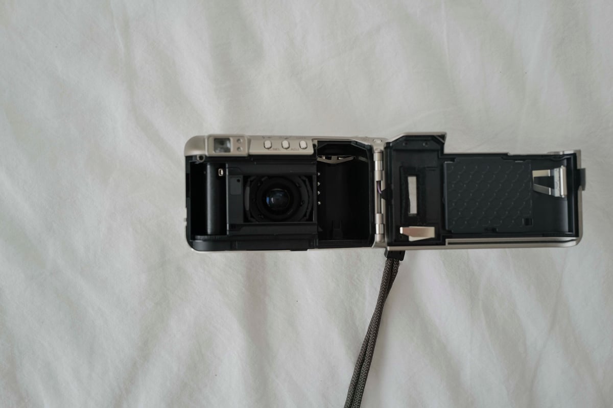 MINOLTA FREEDOM ZOOM 125 | YURI HANAMORI "NUIDE...