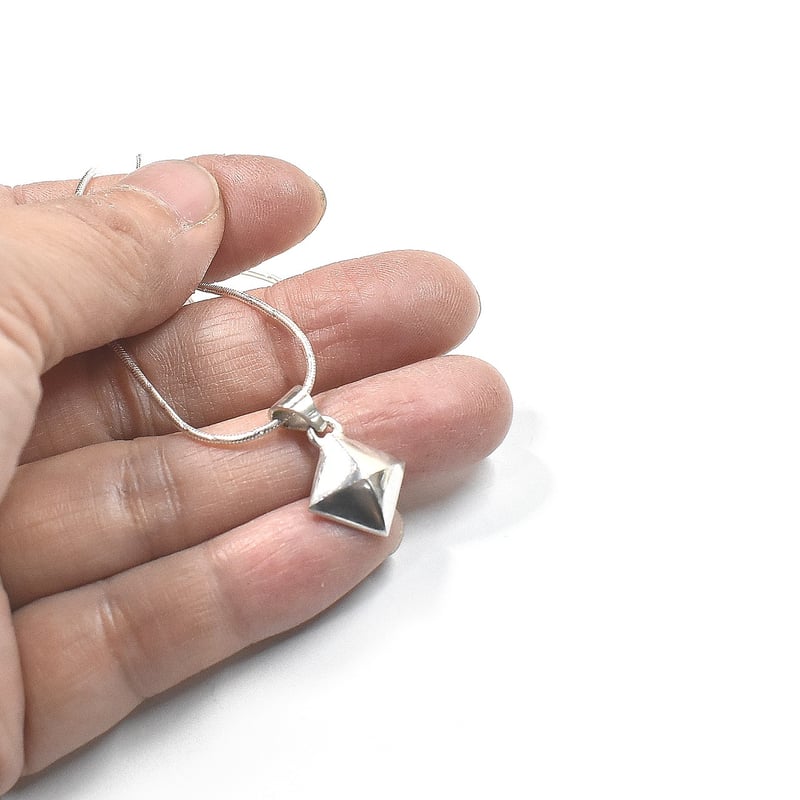 ピラミッド シルバーネックレス ひし形 | シルバーアクセサリー ピラミッド シルバーネックレス ひし形 | シルバーアクセサリー