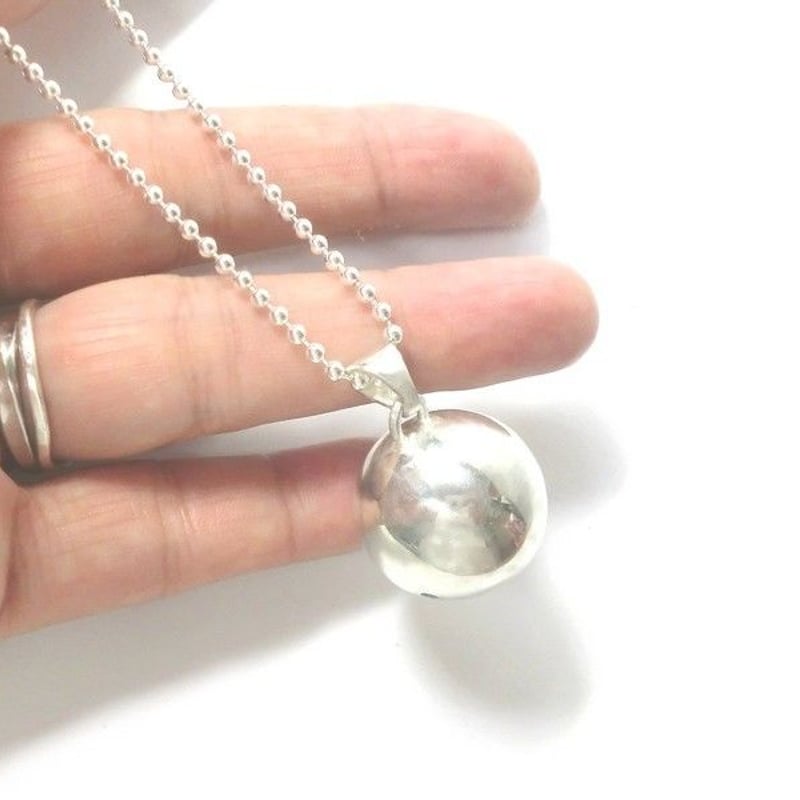 銀の鈴のペンダントトップ 直径20mm | シルバーアクセサリー工房 銀の鈴のペンダントトップ 直径20mm | シルバーアクセサリー工房