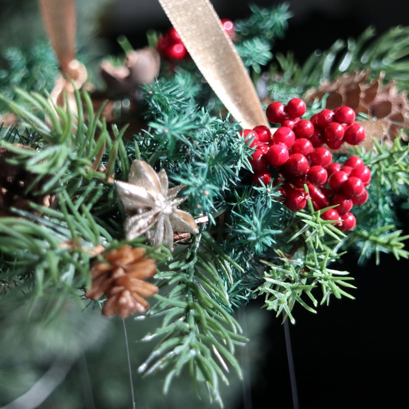 クリスマスのフライングリースのサンキャッチャーモビール クリスマスのフライングリースのサンキャッチャーモビール