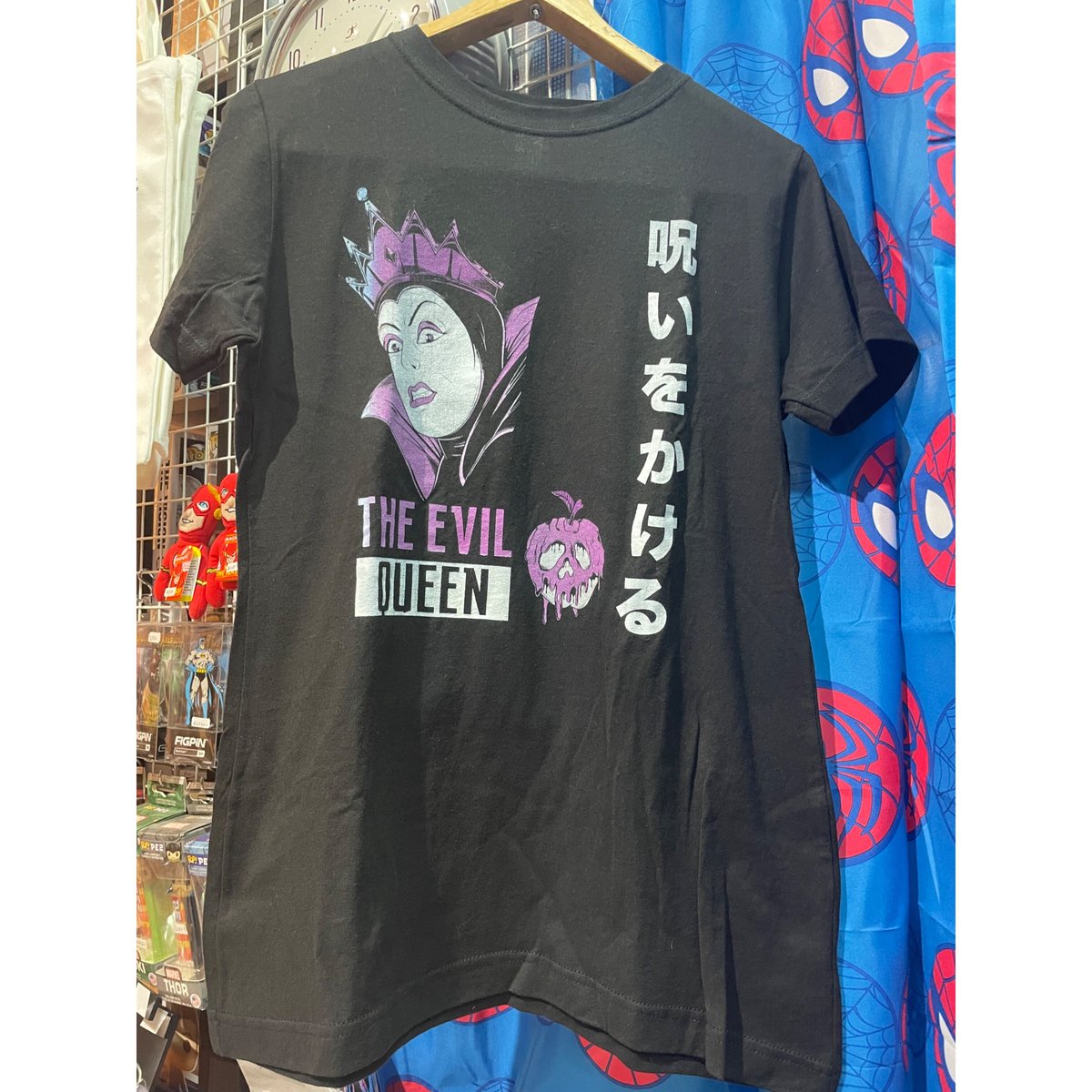 USA直輸入】Disney 白雪姫 王妃 魔女 呪いをかける Tシャツ M USA直輸入】Disney 白雪姫 王妃 魔女 呪いをかける Tシャツ M
