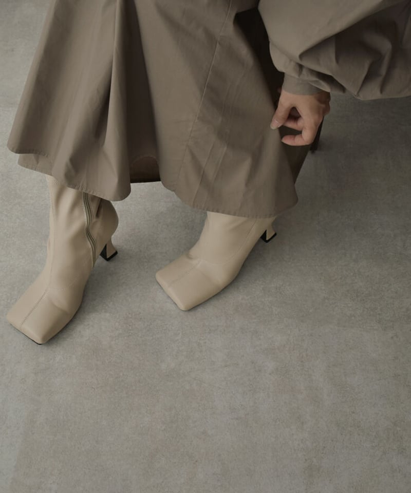 shoes-02116 ワイドスクエアトゥ ヒールブーツ エクリュ shoes-02116 ワイドスクエアトゥ ヒールブーツ エクリュ