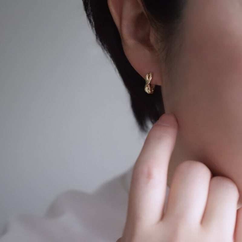 18kgf】クロスフープピアス | ALLEGROA 18kgf】クロスフープピアス | ALLEGROA