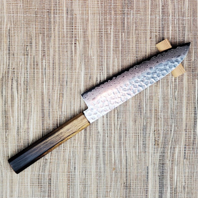 日本製 鍛造白一鋼 槌目 三徳包丁165mm 樫木八角柄 (黒打槌目 日本製 鍛造白一鋼 槌目 三徳包丁165mm 樫木八角柄 (黒打槌目