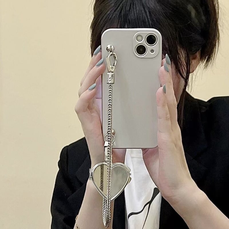 ハート型ミラーチェーン付 iphone14/13ケース シルバーカラー ハート型ミラーチェーン付 iphone14/13ケース シルバーカラー