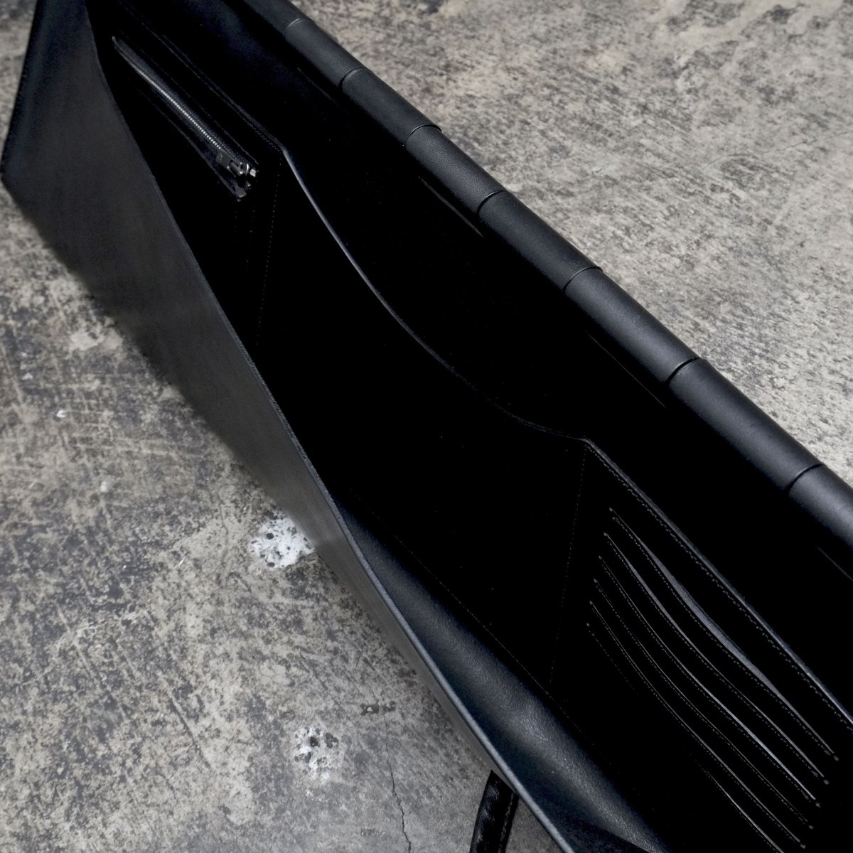 BIG WALLET HINGE CLUTCH BAG | T.A.S JAPAN OFFIC...