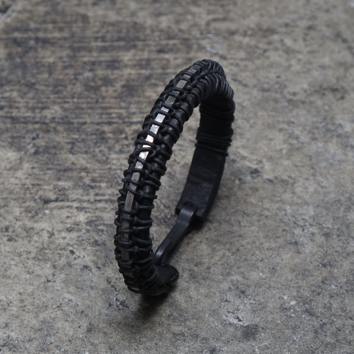 SILVER SPINE BANGLE | T.A.S JAPAN OFFICIAL ONLI...