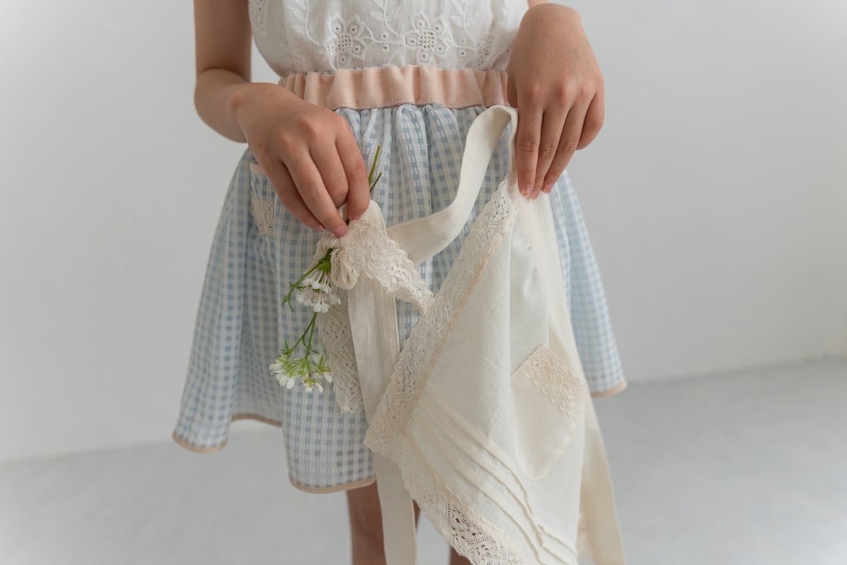 【即納】bonbon apron : dobby cream | K du ciel