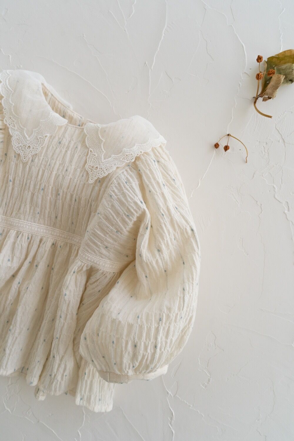 volume sleeve blouse : cream dot | K du ciel