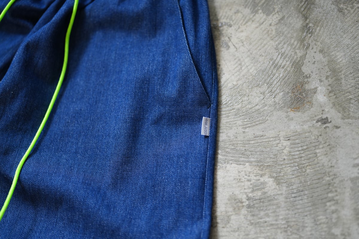 ACTIVE EASY PANTS BLEACHED DENIM | UNSLACKS STORE ACTIVE EASY PANTS BLEACHED DENIM | UNSLACKS STORE