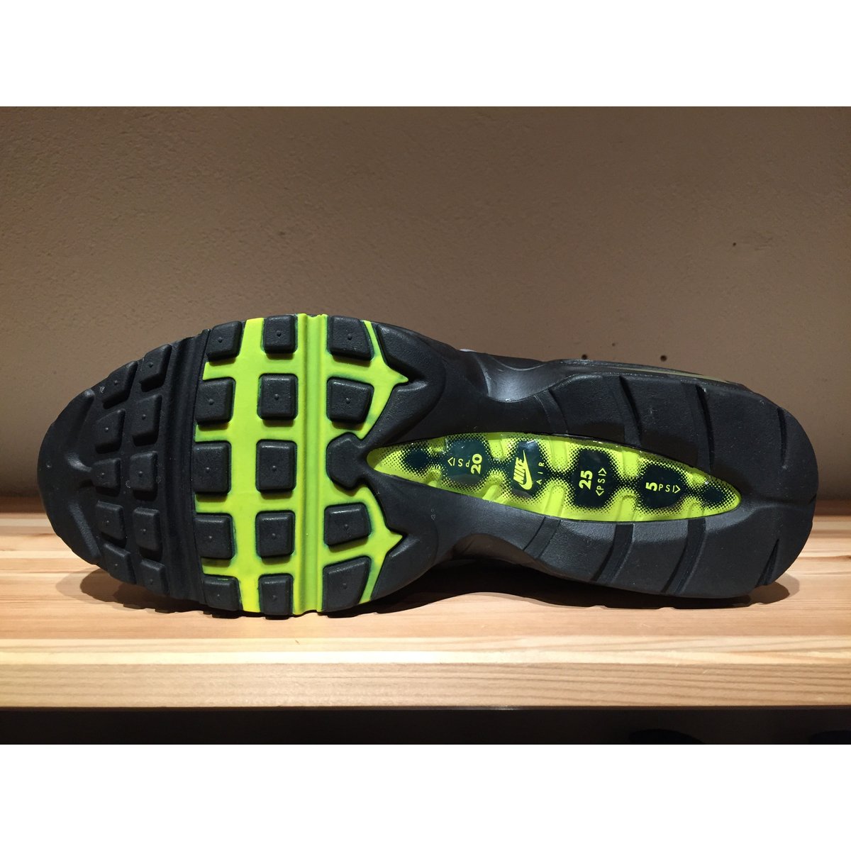 NIKE AIR MAX 95 OG (2015年発売) | 9H9H NAHANAHA NIKE AIR MAX 95 OG (2015年発売) | 9H9H NAHANAHA