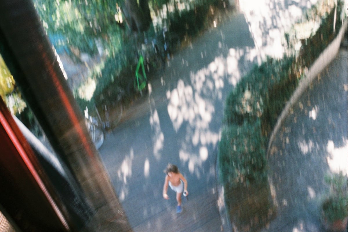 石田真澄写真集「everything will flow」(TISSUE PAPERS 05)...