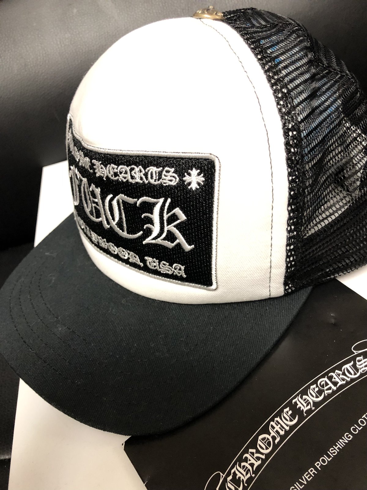 帝王クロムハーツ普遍的人気トラッカーキャップ極上美品〉Chrome 帝王クロムハーツ普遍的人気トラッカーキャップ極上美品〉Chrome