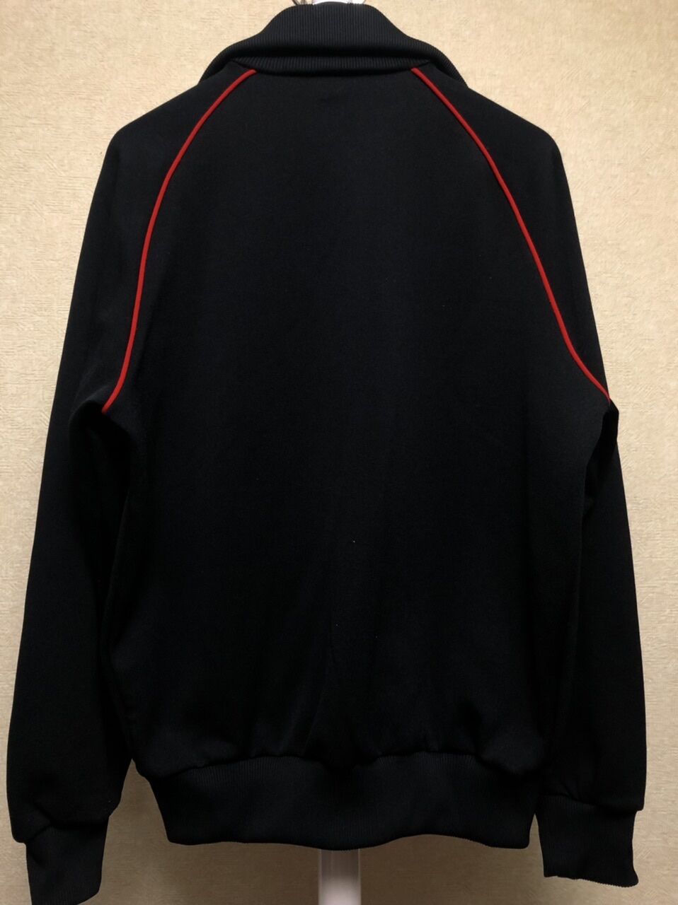 エイティーズRock'n Roll黒×赤〉80年代デサントタグadidas希少黒 エイティーズRock'n Roll黒×赤〉80年代デサントタグadidas希少黒