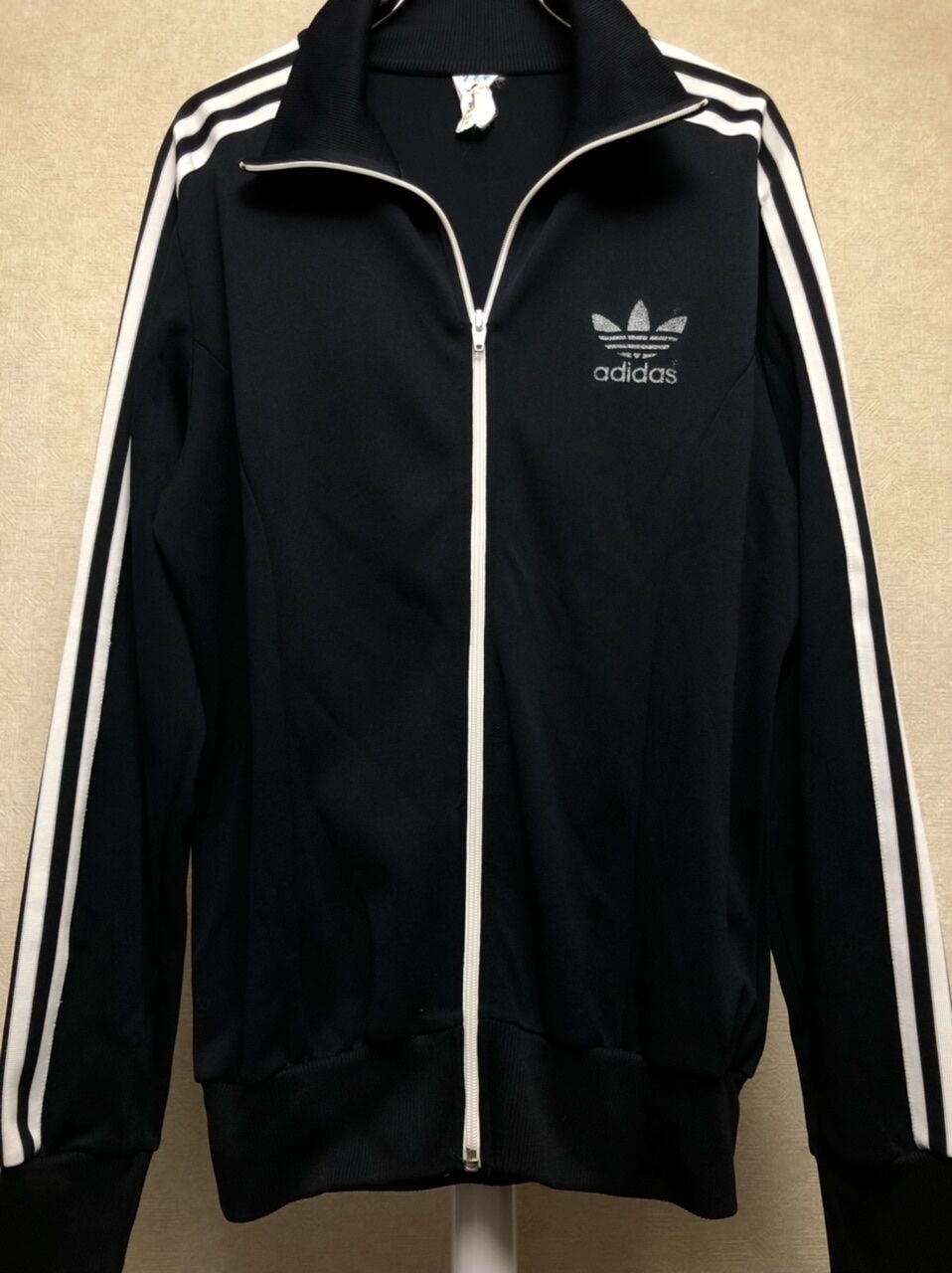 レッドデータオールドadidas〉80年代後期adidasトレフォイルロゴ レッドデータオールドadidas〉80年代後期adidasトレフォイルロゴ