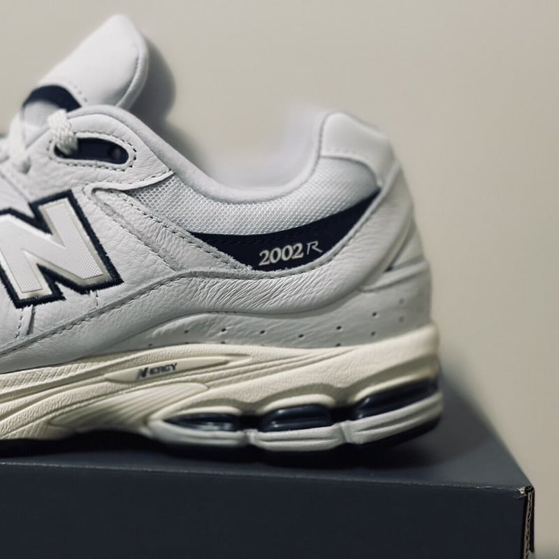 新品 new balance 2002R uk7.5 | requality 新品 new balance 2002R uk7.5 | requality
