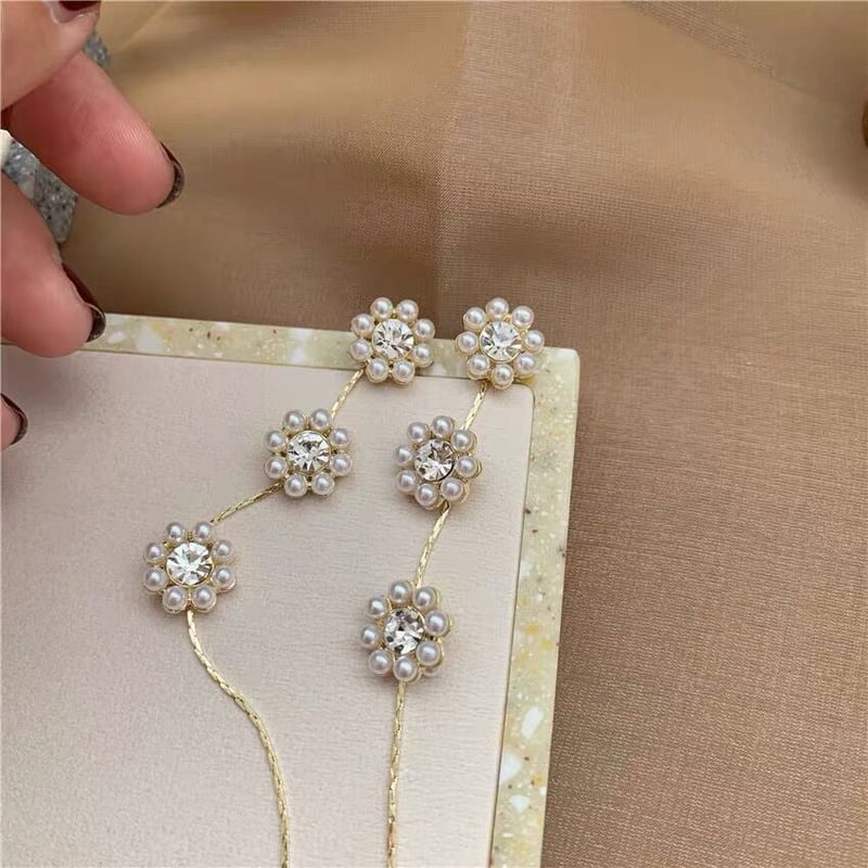 即納】フラワーパールのゆらゆらビジュー ピアス/イヤリング の 即納】フラワーパールのゆらゆらビジュー ピアス/イヤリング の