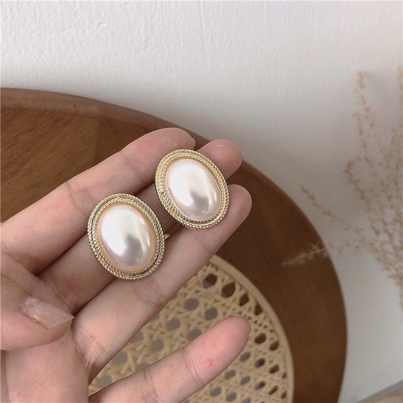 ホワイトパール オーバルピアス | Cherry Sugar ホワイトパール オーバルピアス | Cherry Sugar