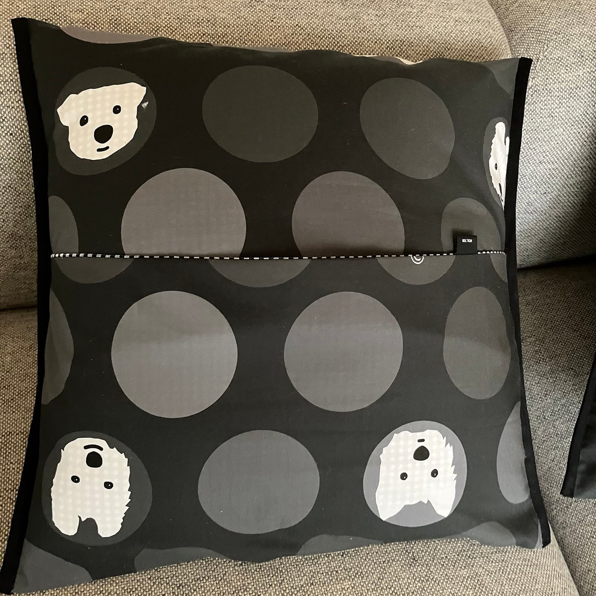 MON_TON BigドットBlack クッションカバー | MON_TON /Mon ch...
