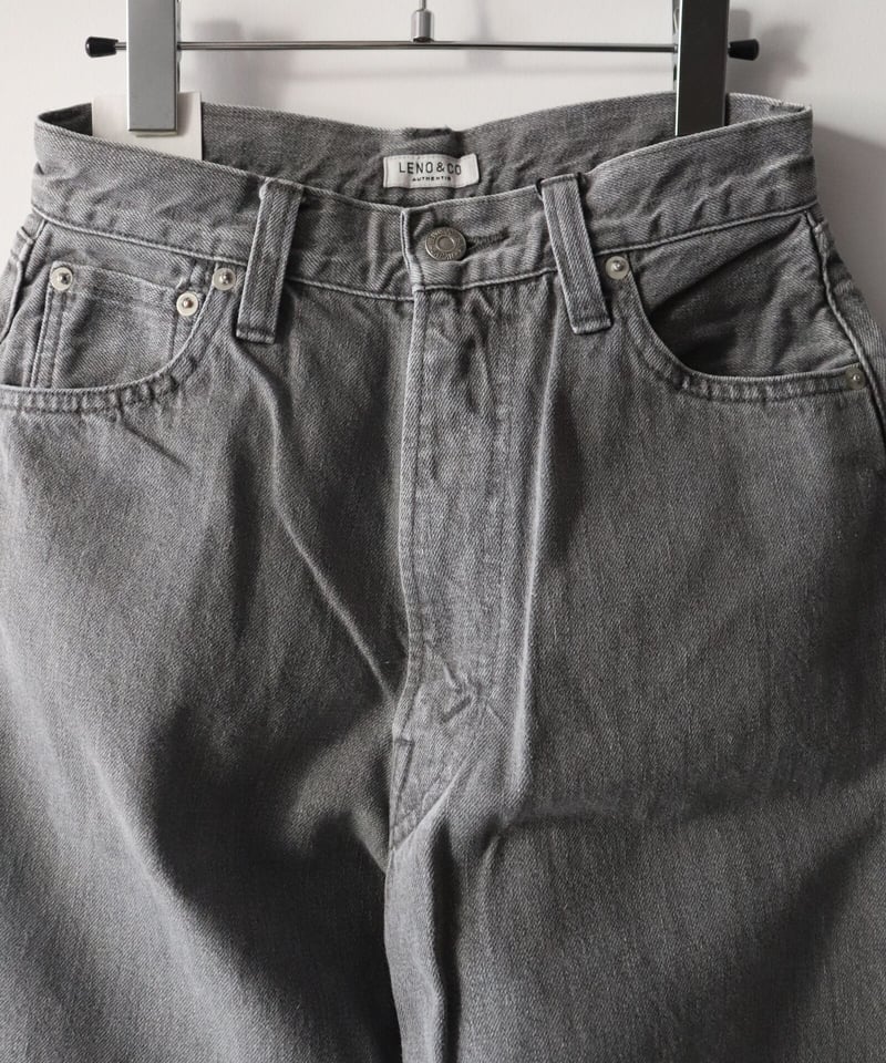 LUCY - High Waist Tapered Jeans LUCY - High Waist Tapered Jeans