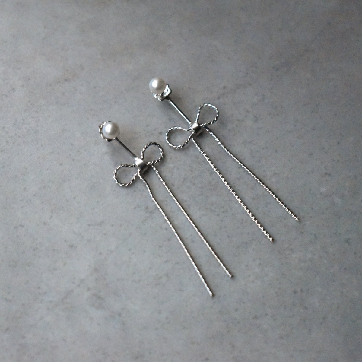 pearl back catch ribbon earring / pierce | ISRIE