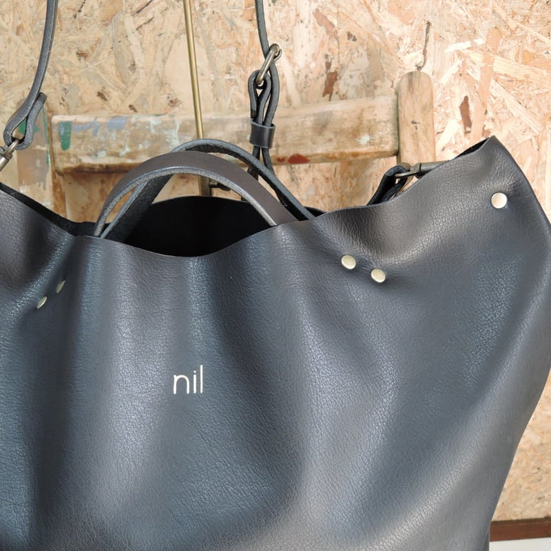 nil】レザー 2way ショルダーバッグ 金箔 箔押しロゴ入り A4収納 nil】レザー 2way ショルダーバッグ 金箔 箔押しロゴ入り A4収納
