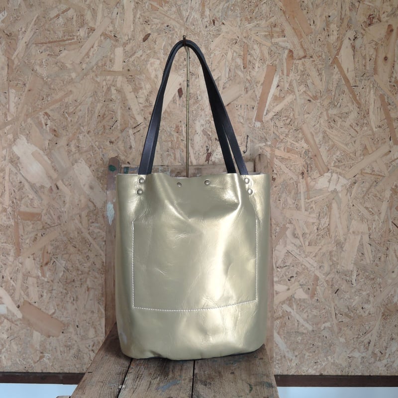 nil】レザー パール加工仕上げ 2way トートバッグ M ロゴ入り nil】レザー パール加工仕上げ 2way トートバッグ M ロゴ入り