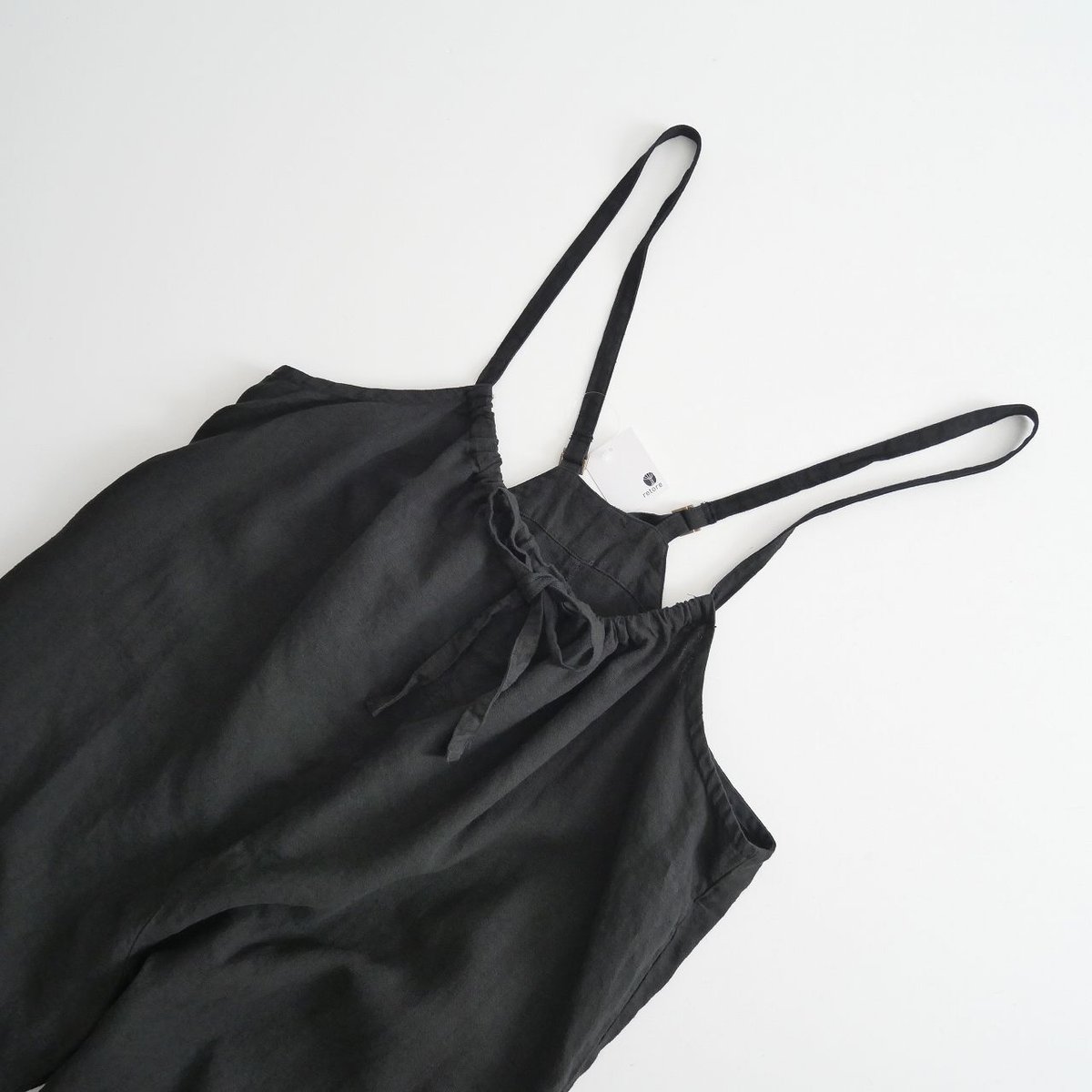 2023SS今季 / nest robe / ブラックリネン ドロストサロペット 2023SS今季 / nest robe / ブラックリネン ドロストサロペット