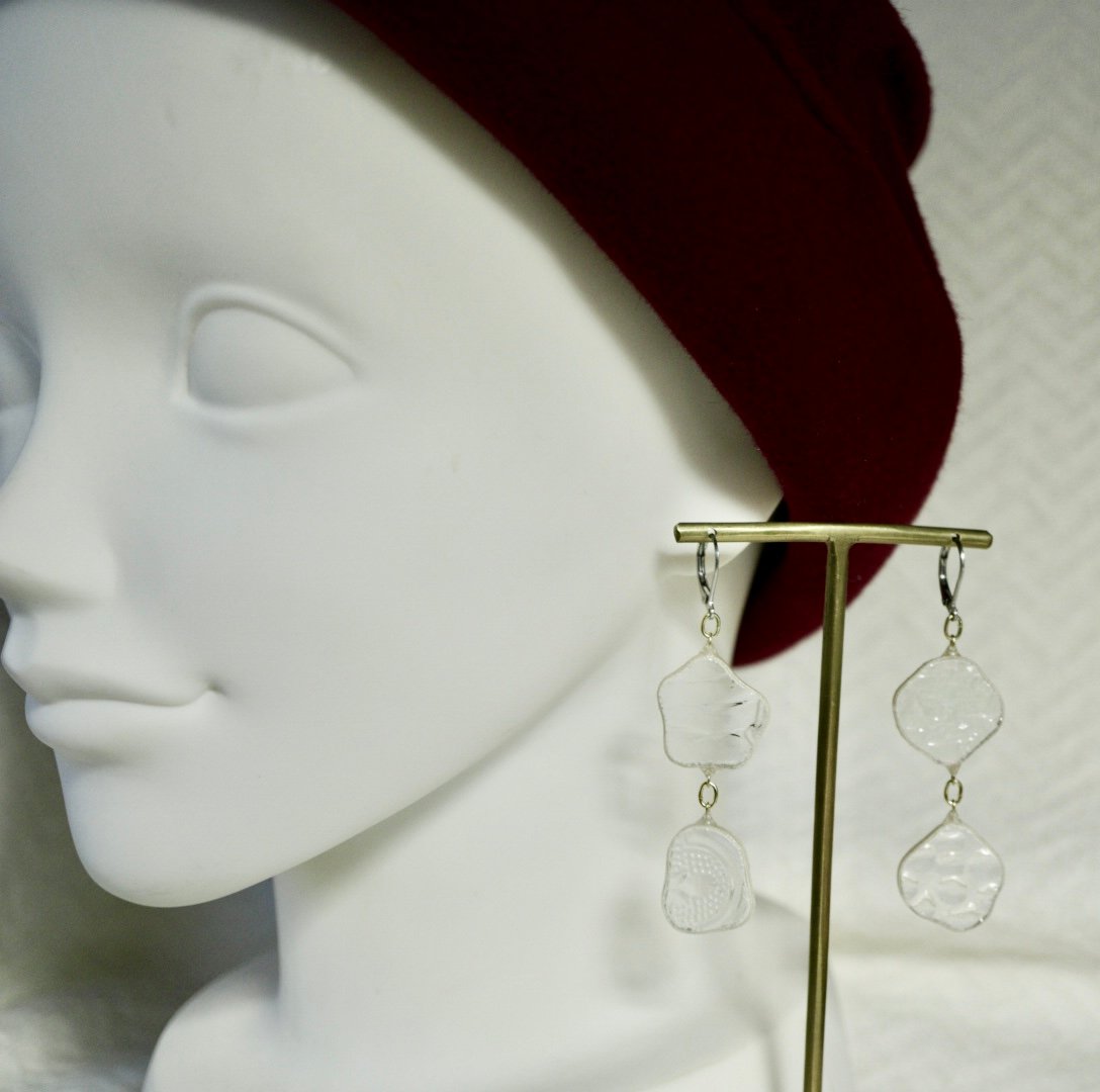 透明ダブルガラスのゆらゆらピアス（金具変更可能） Clear double glass swi...