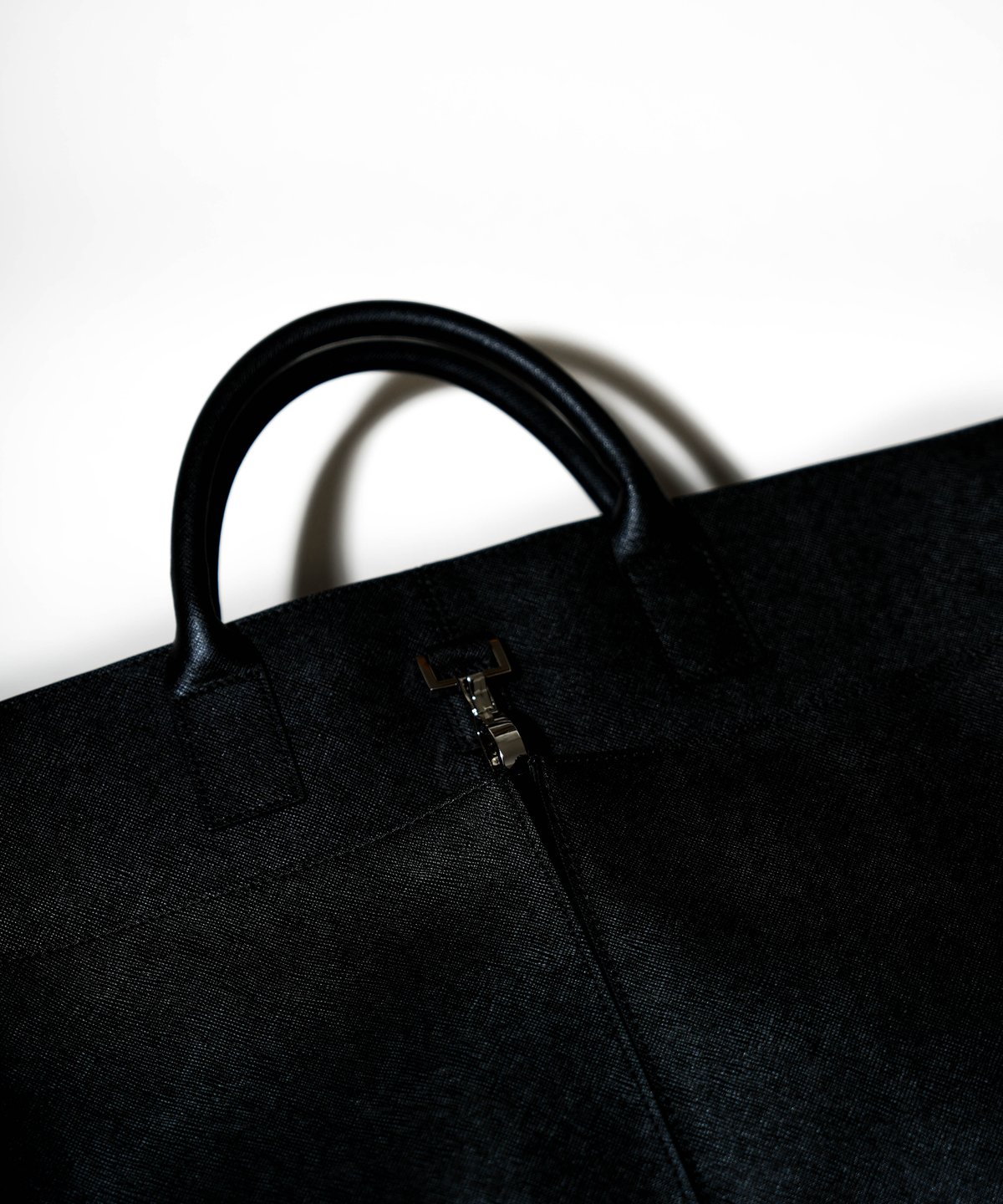 CTHY+Rich I】SAFFIANO LEATHER HELMET BAG [LARGE CTHY+Rich I】SAFFIANO LEATHER HELMET BAG [LARGE