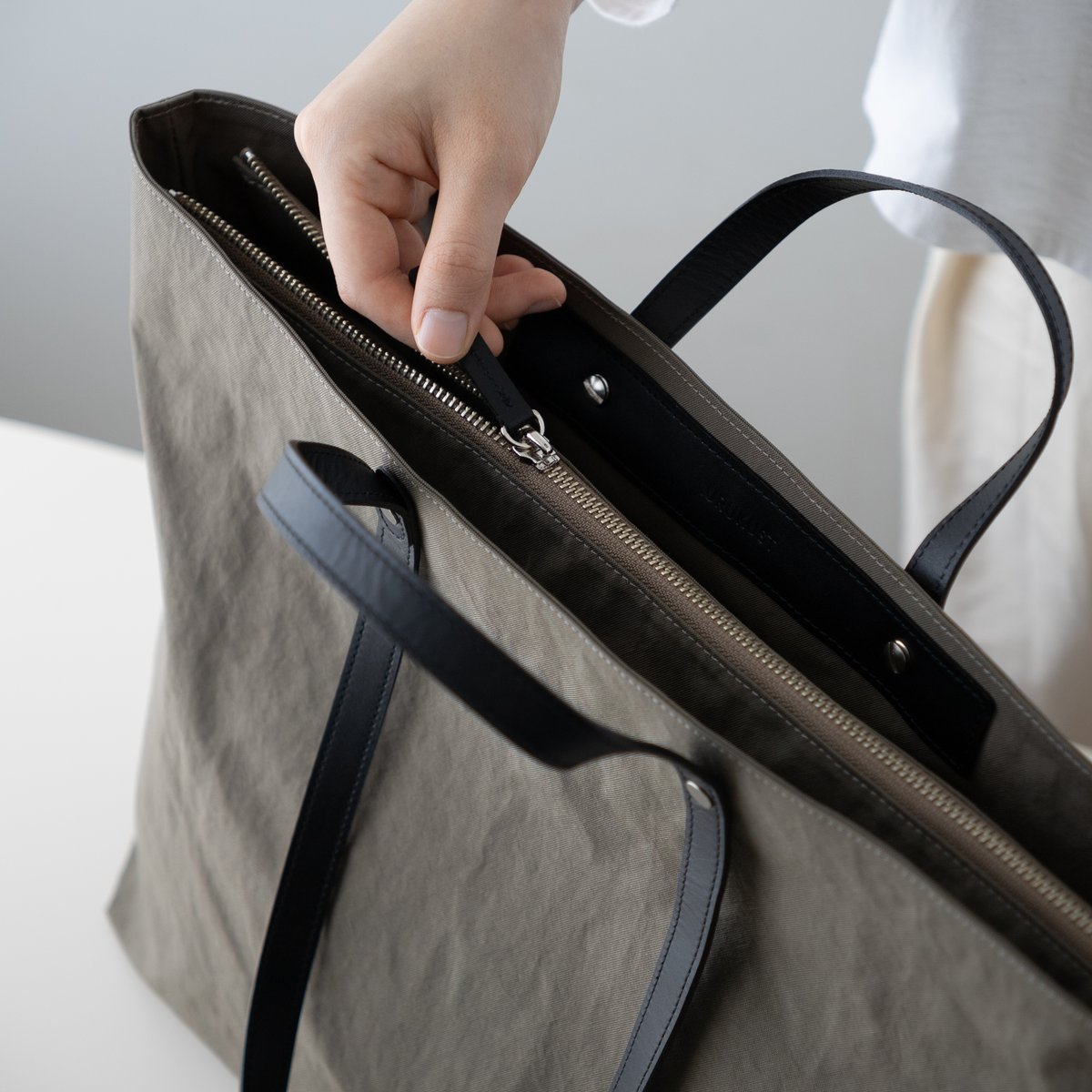 TWIST-ZIP Large #GRAY | .URUKUST