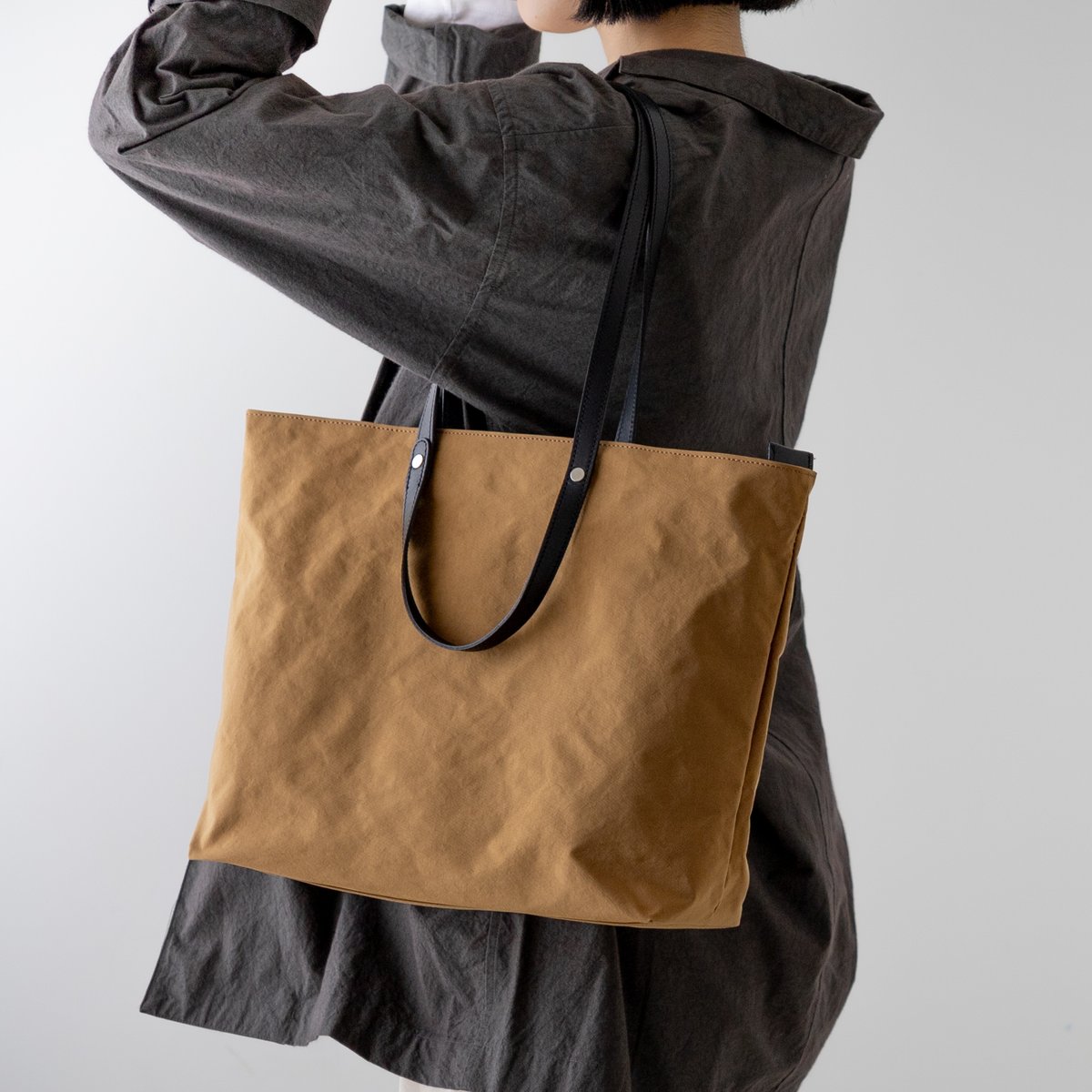 TWIST-ZIP Medium #GRAY | .URUKUST