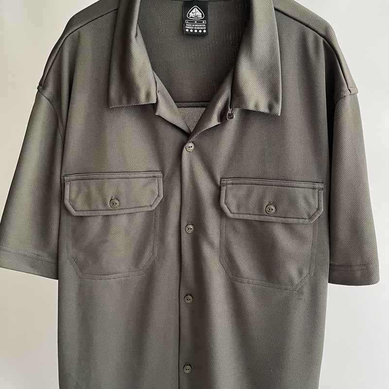 90s Nike ACG open collar shirt | sui & shara 90s Nike ACG open collar shirt | sui & shara