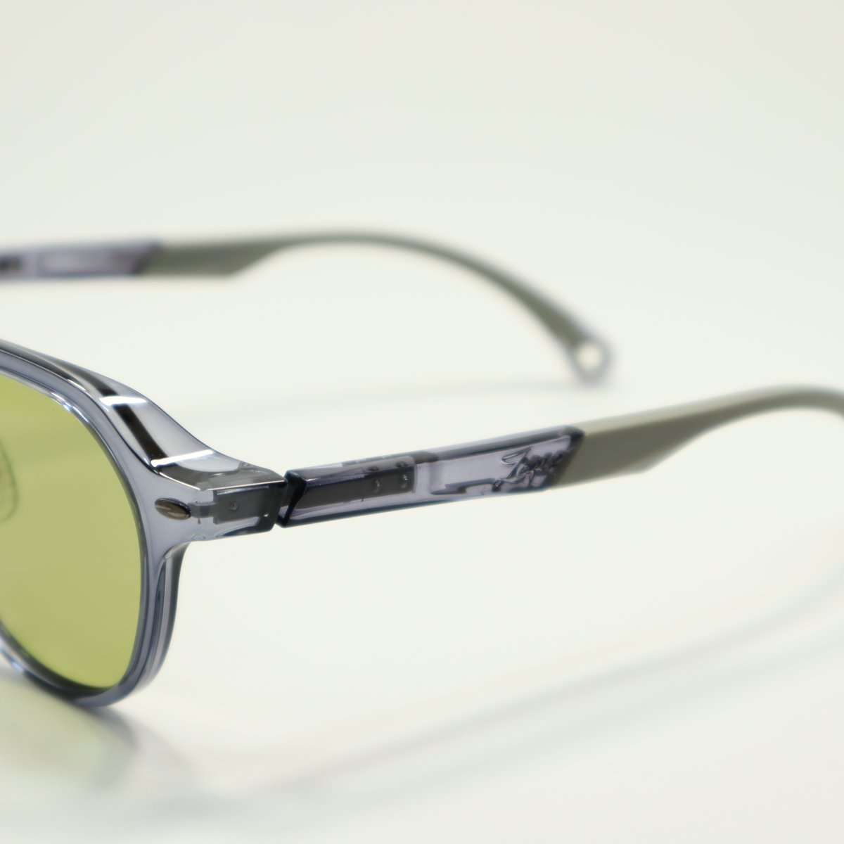 Zeque by ZEAL OPTICS (ゼクーバイジールオプティクス) Julia Zeque by ZEAL OPTICS (ゼクーバイジールオプティクス) Julia
