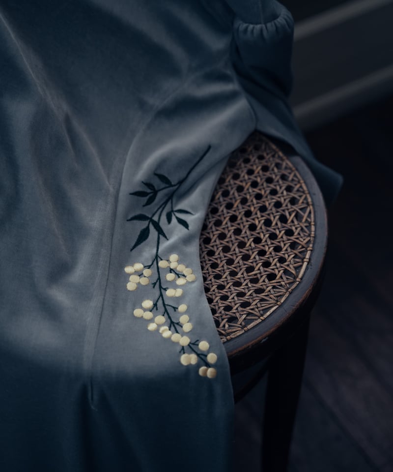 花を着るワンピース#06【南天】-gray- | iCONOLOGY 花を着るワンピース#06【南天】-gray- | iCONOLOGY