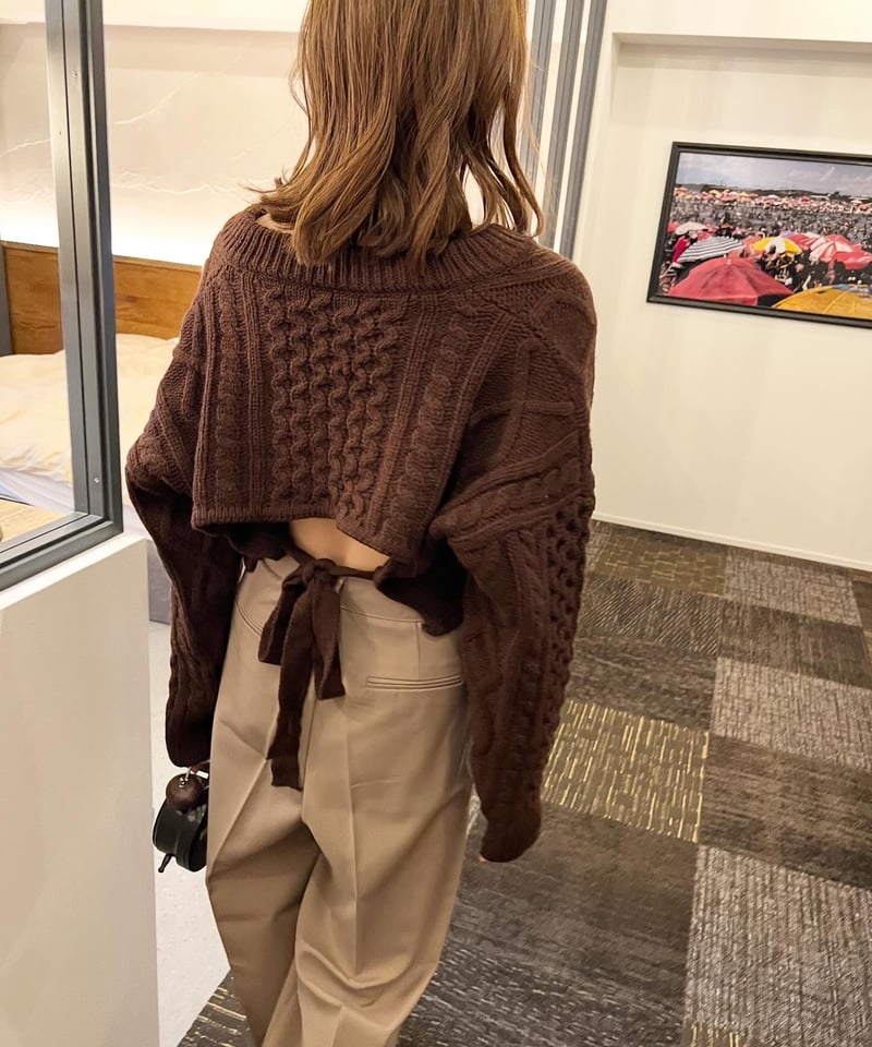 クロップドバックオープンケーブルニット | c h é m e クロップドバックオープンケーブルニット | c h é m e