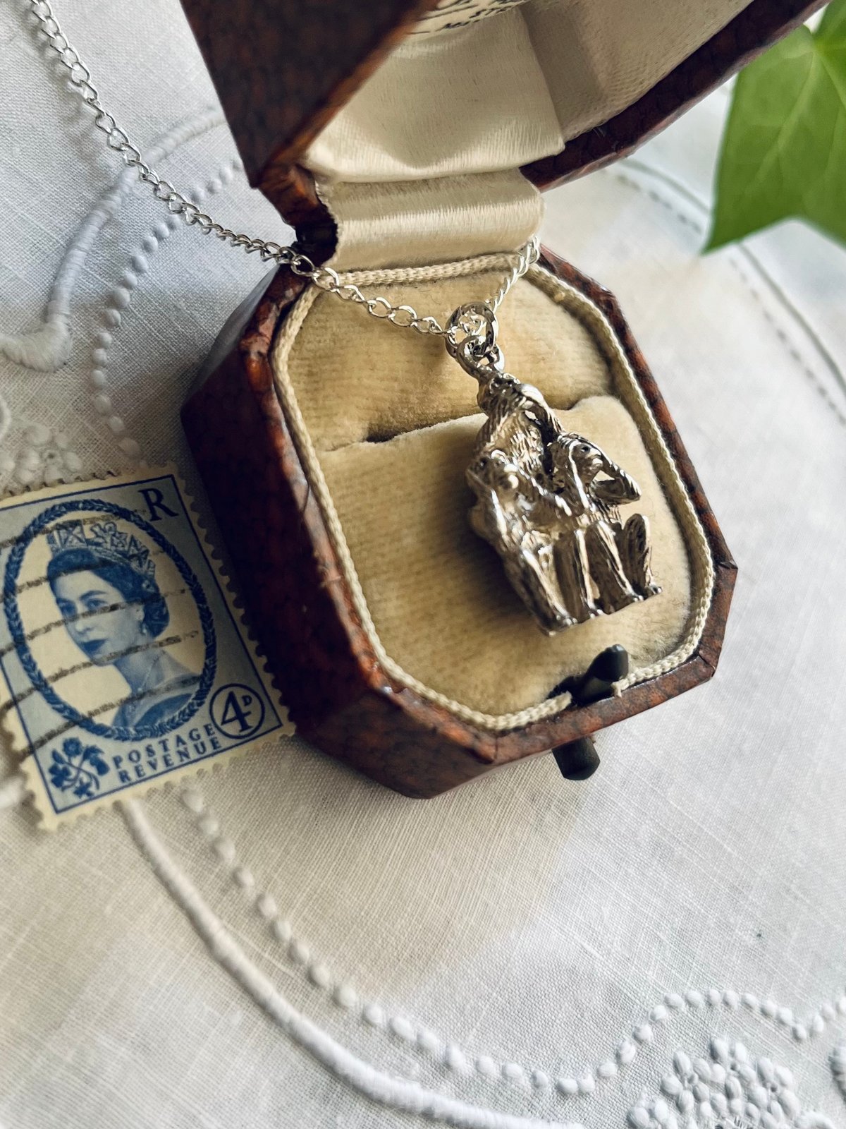 ab-507/シルバー製 見ざる聞かざる言わざる 三猿のチャーム | PISKEY -イギリ...