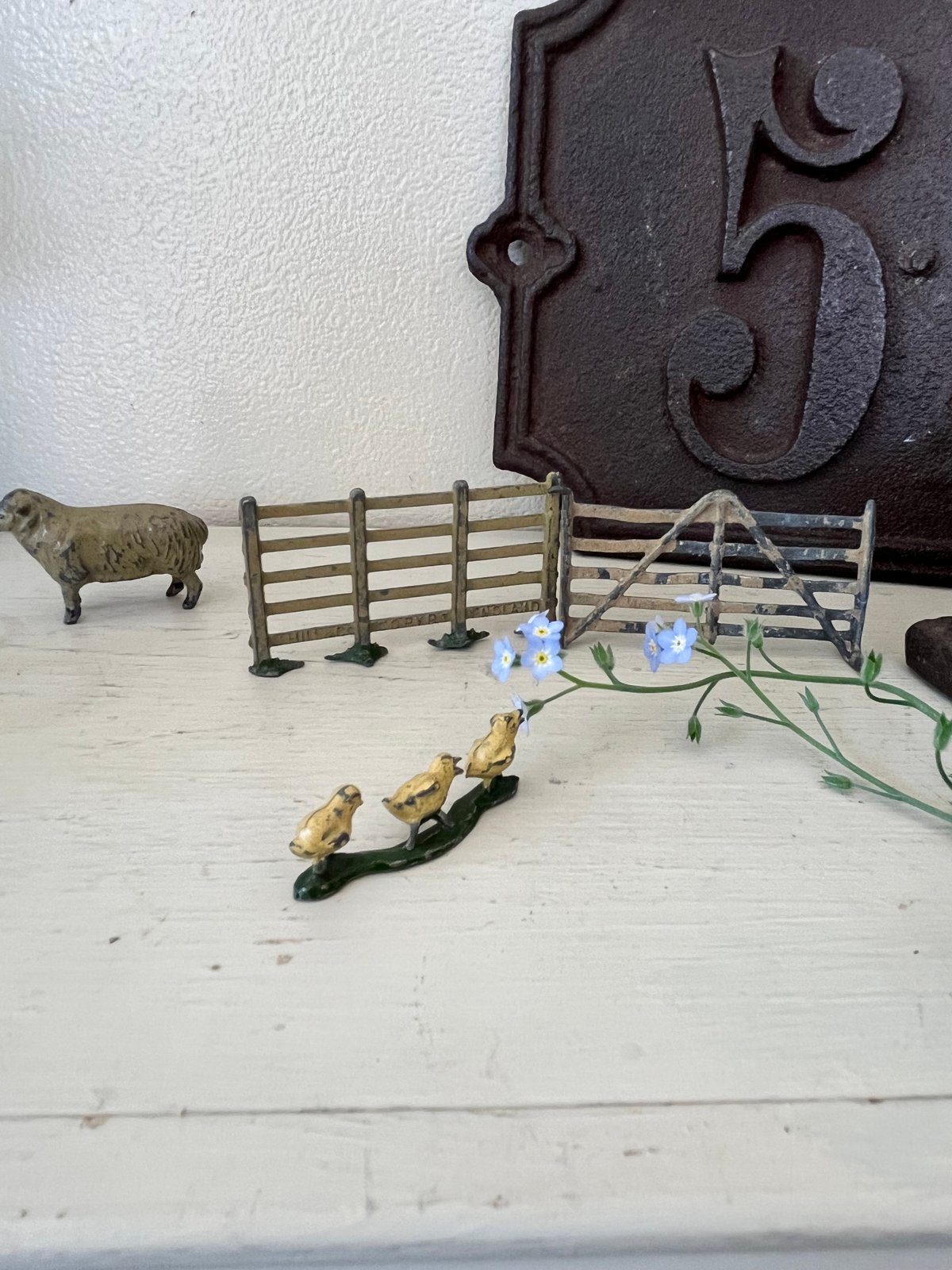 s-111/ダイキャスト製 ちいさな鉛製のひよこたち | PISKEY -イギリスのふるいも...