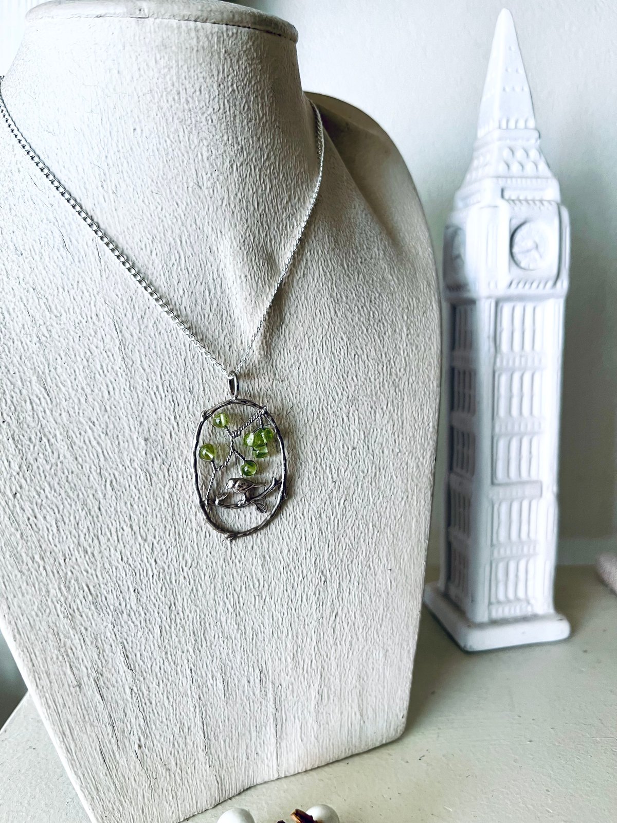 ab-374/シルバー&ペリドット 小鳥と果実のペンダントトップ | PISKEY -イギリ...