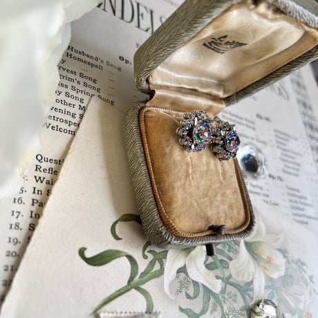 ab-492/アイリスガラスのイヤリング | PISKEY -イギリスのふるいものかわいいもの-