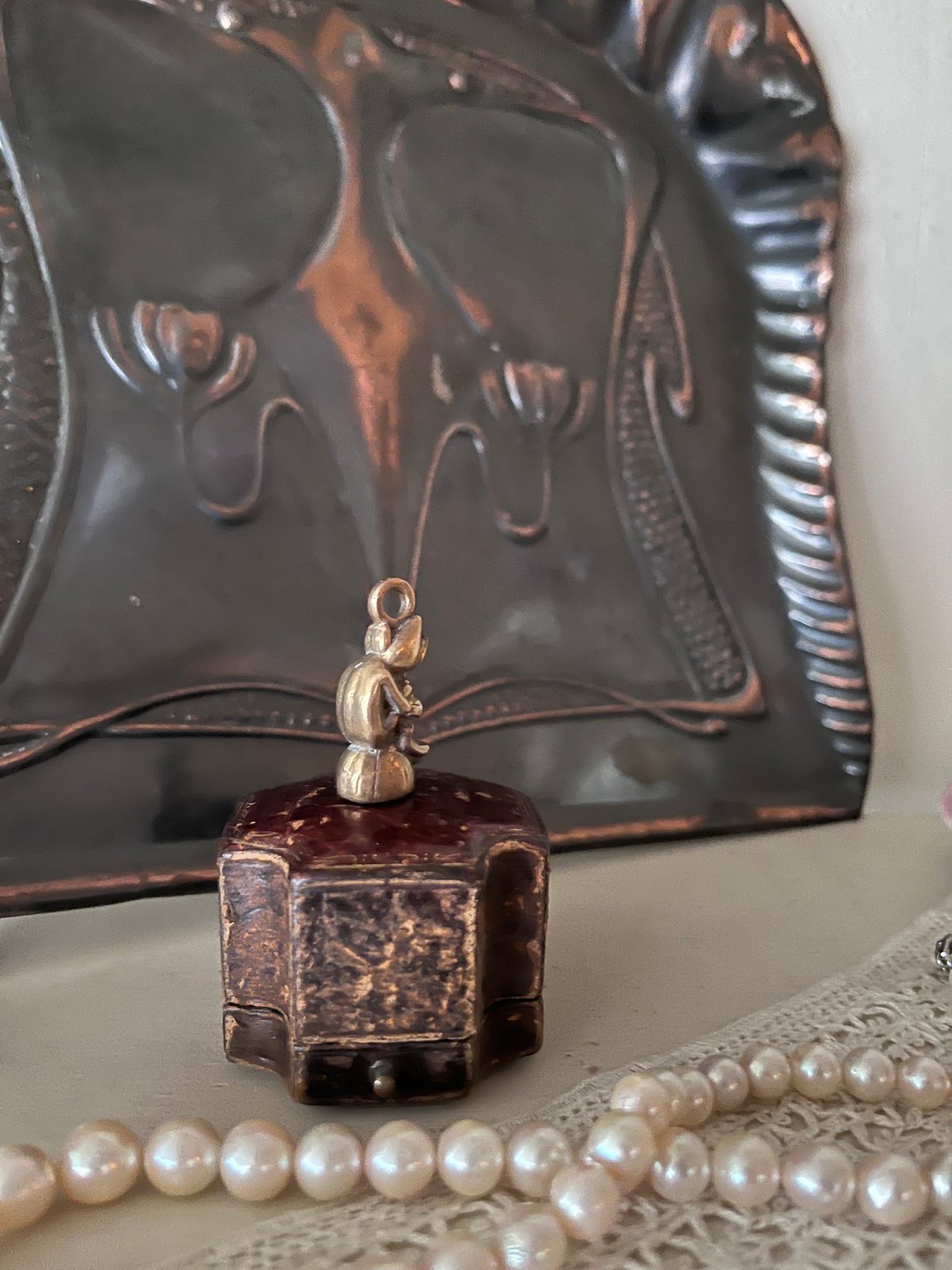 ab-318/真鍮製妖精ピスキーのペンダントトップ /チャーム | PISKEY -イギリス...