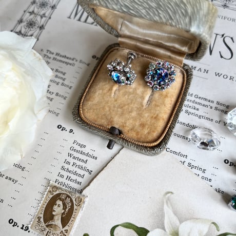 ab-492/アイリスガラスのイヤリング | PISKEY -イギリスのふるいものかわいいもの-