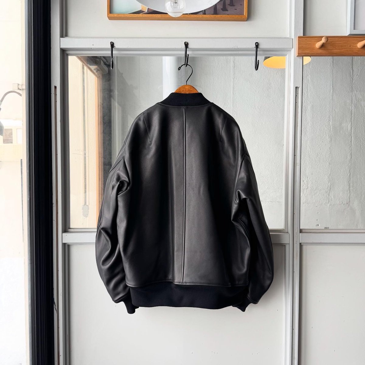 COMOLI カーフスキン ジップブルゾン | Less Higashikawa COMOLI カーフスキン ジップブルゾン | Less Higashikawa