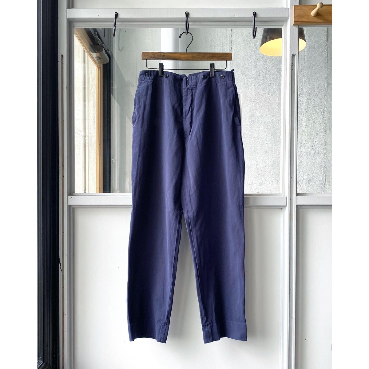 COMOLI 製品染 バックストラップパンツ | Less Higashikawa COMOLI 製品染 バックストラップパンツ | Less Higashikawa