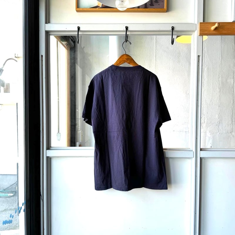 COMOLI サープラス Tシャツ | Less Higashikawa COMOLI サープラス Tシャツ | Less Higashikawa